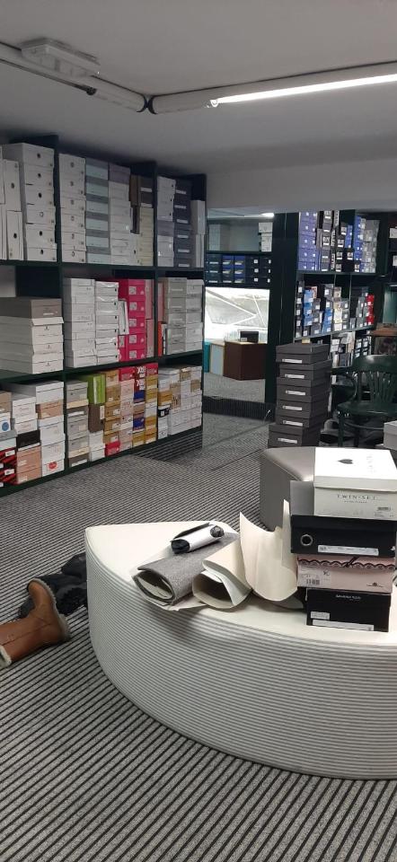 Esercizio commerciale in vendita a Carrara