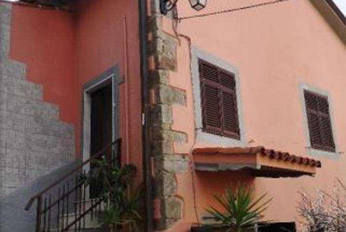 Appartamento in vendita a Luni