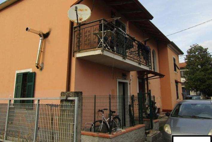 Appartamento in vendita a Luni