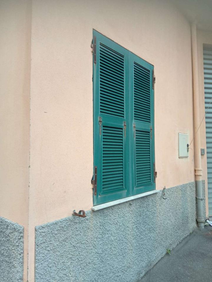 Palazzina commerciale in vendita a Genova