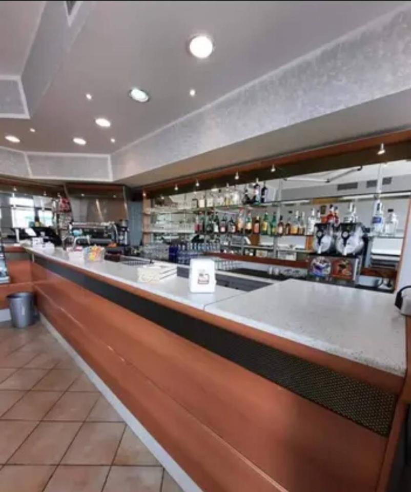 Esercizio commerciale in vendita a Santa Maria A Monte