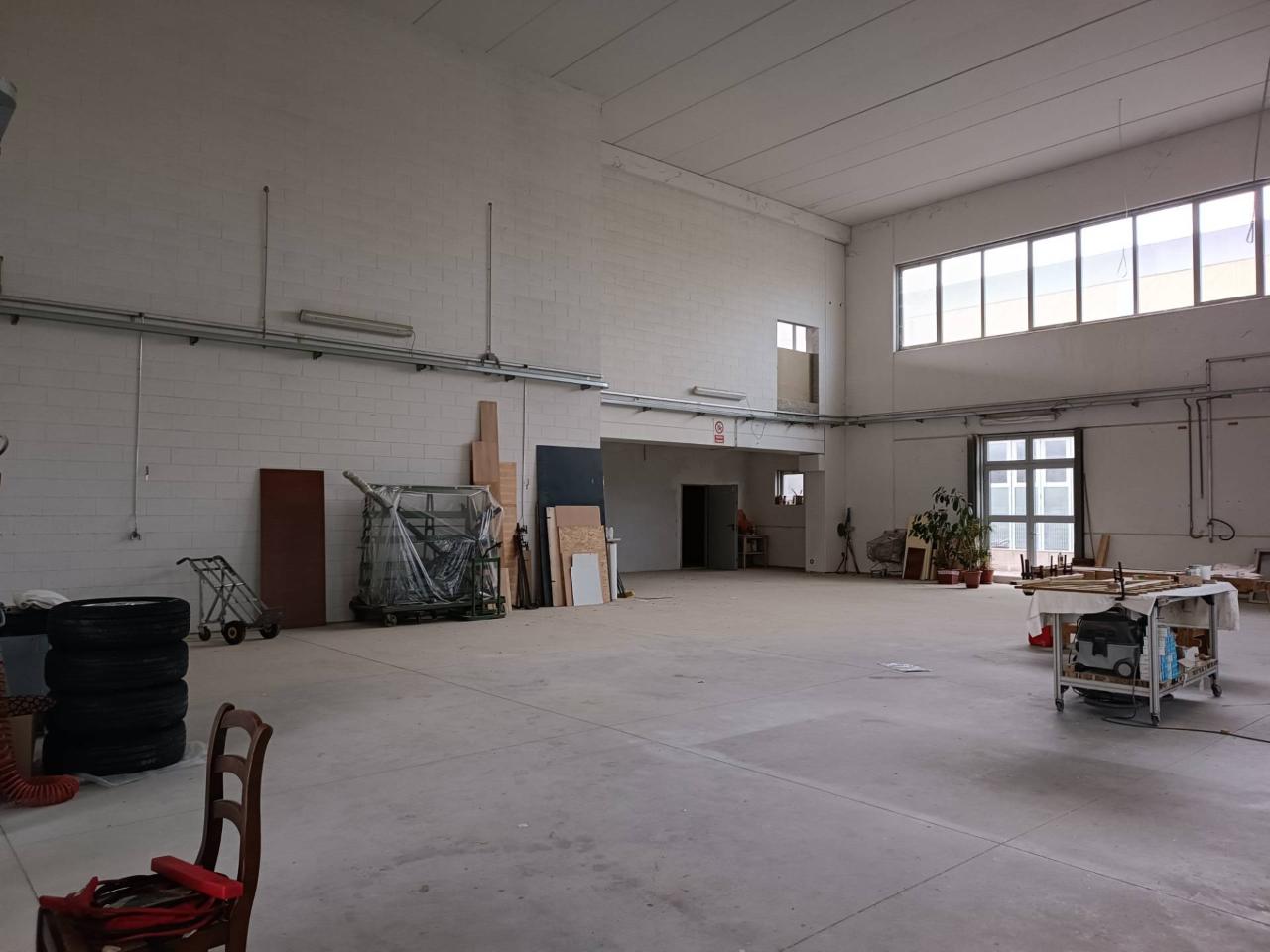 Negozio in vendita a Crespina Lorenzana