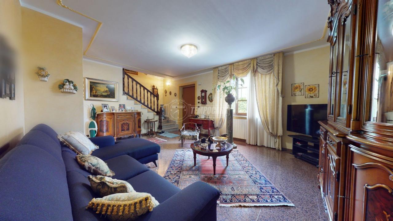 Villa a schiera in Via San Frontiniano Valle, Alba