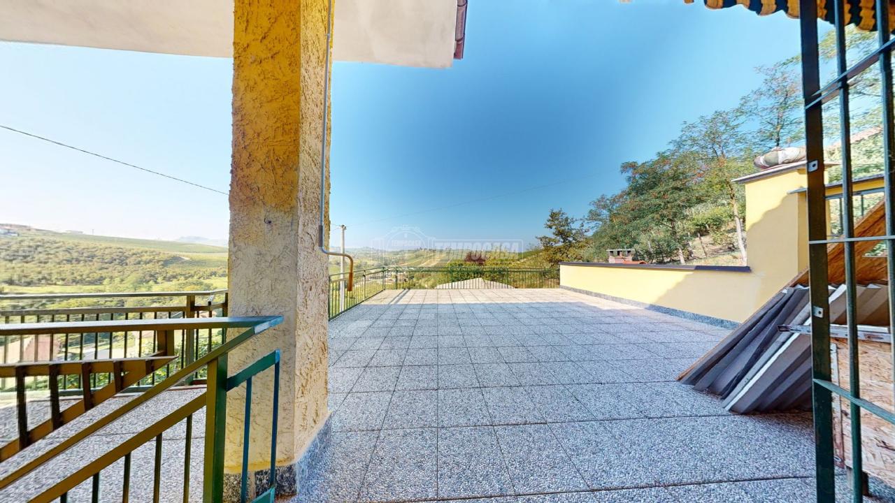 Casale in vendita a Treiso