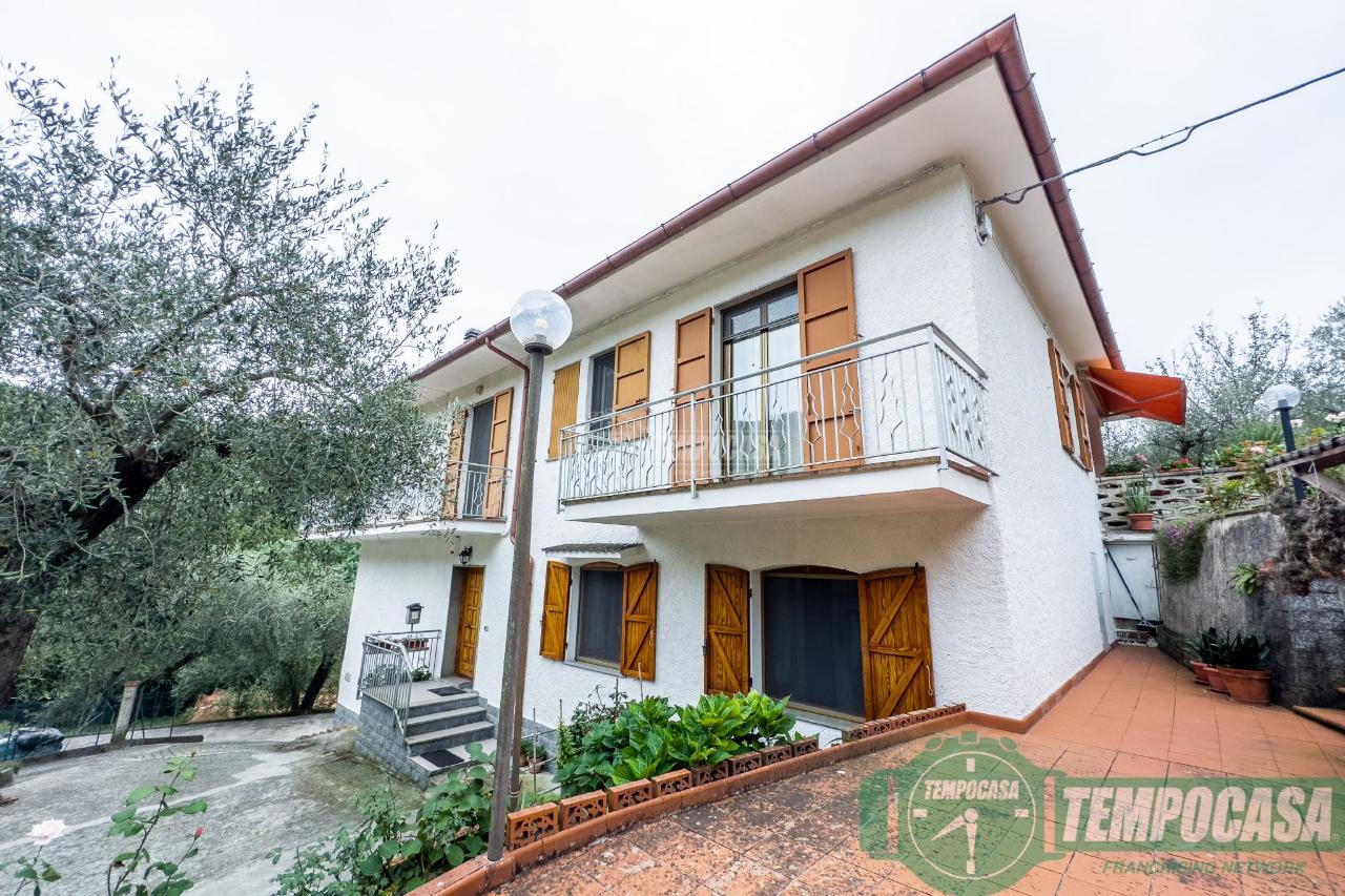 Appartamento in vendita a Castiglione Chiavarese