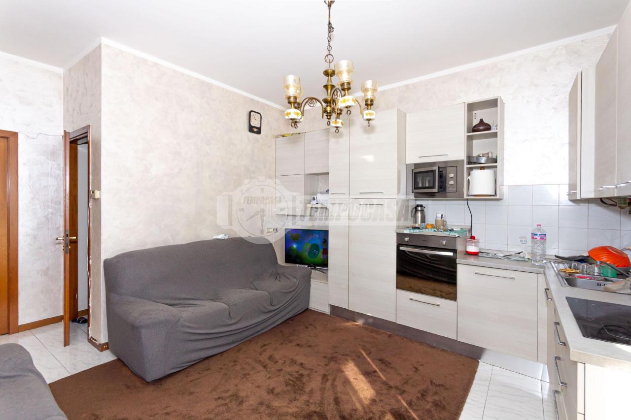 Trilocale in Via Canonici 29, Stezzano