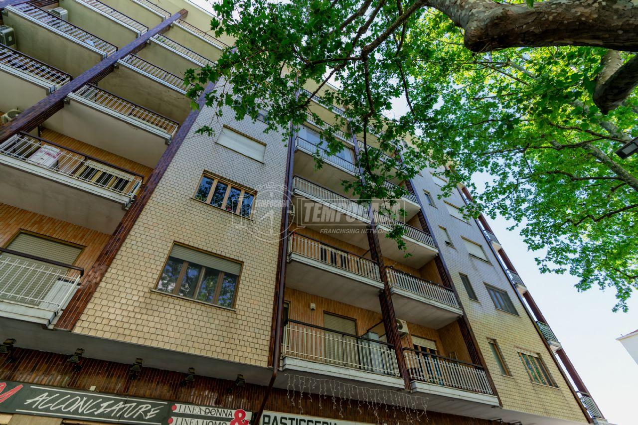 Trilocale in Viale Papa Giovanni XXIII 3, Beinasco