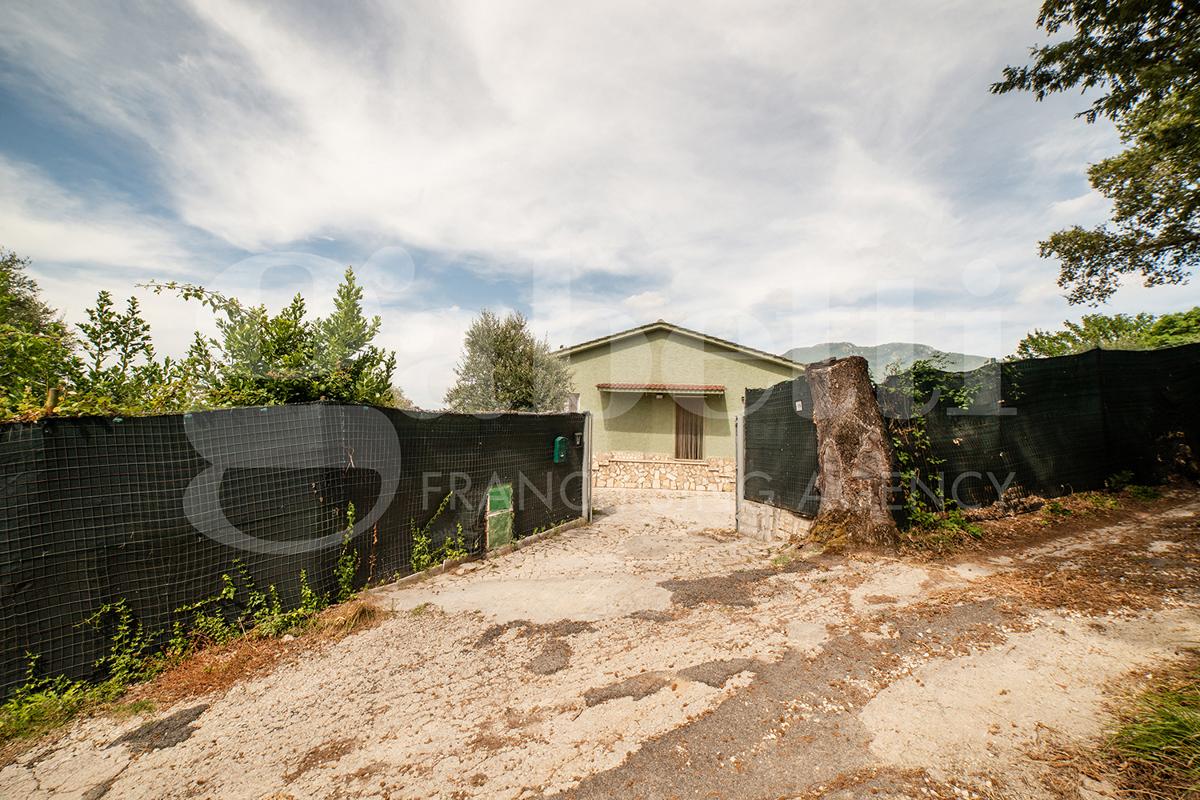 Casa indipendente in vendita a Palombara Sabina