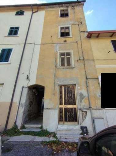 Magazzino in vendita a Carrara