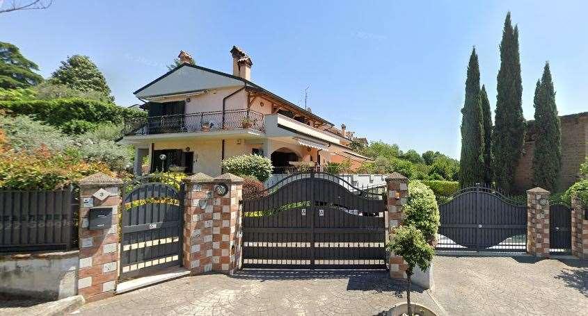 Villa bifamiliare in vendita a Tivoli