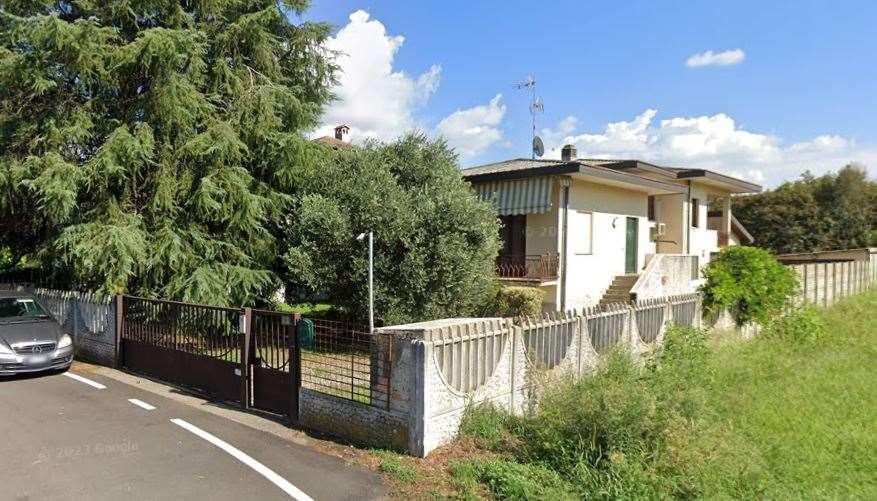 Casa indipendente in vendita a Robecchetto Con Induno