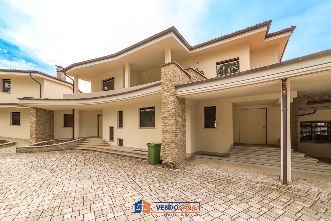 Villa in vendita a Bra
