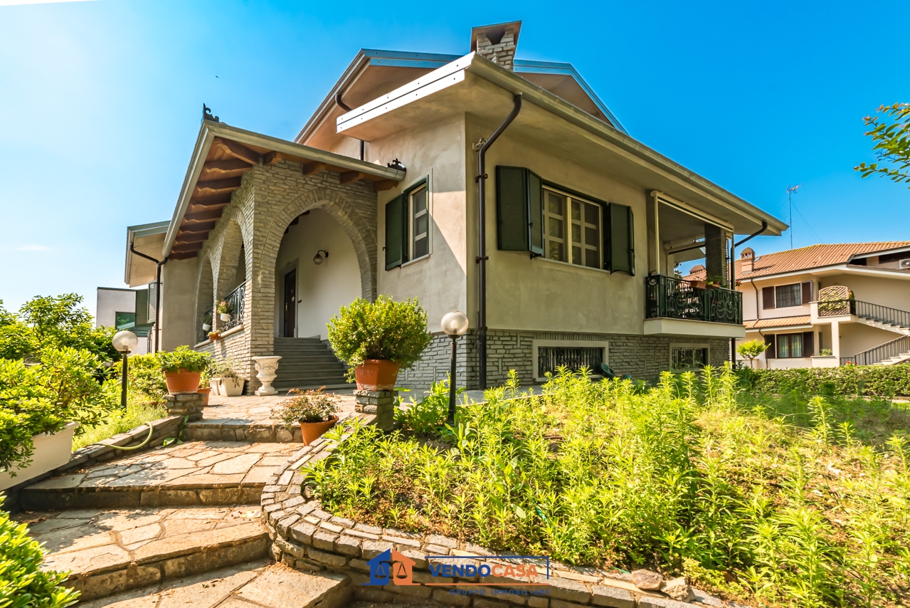 Villa bifamiliare in vendita a Bra