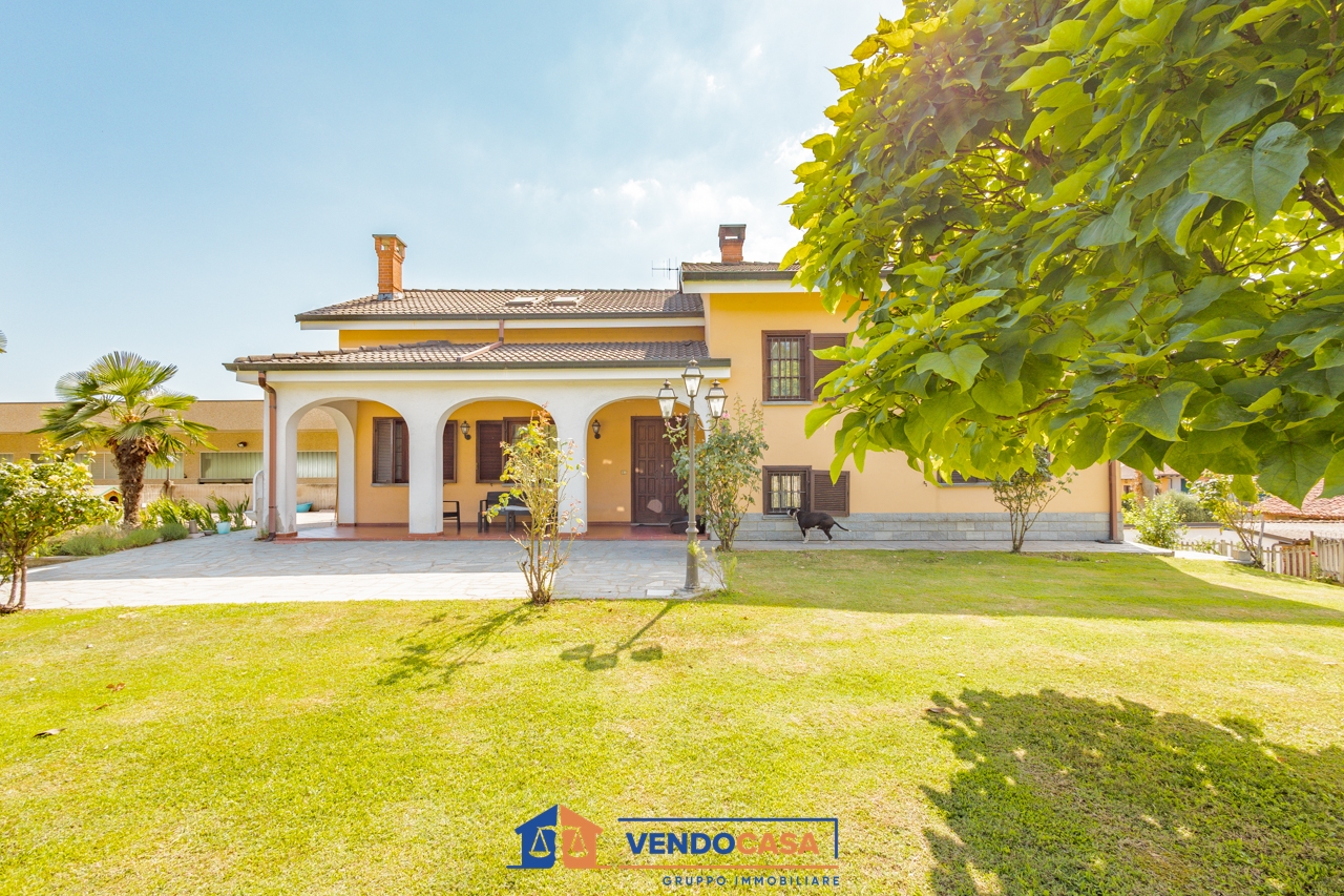 Casa indipendente in vendita a Bra