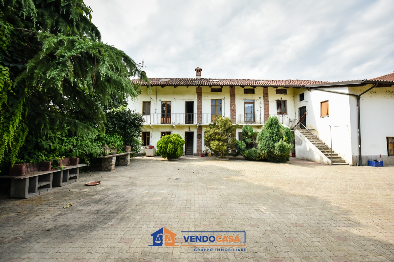 Villa bifamiliare in vendita a Carignano