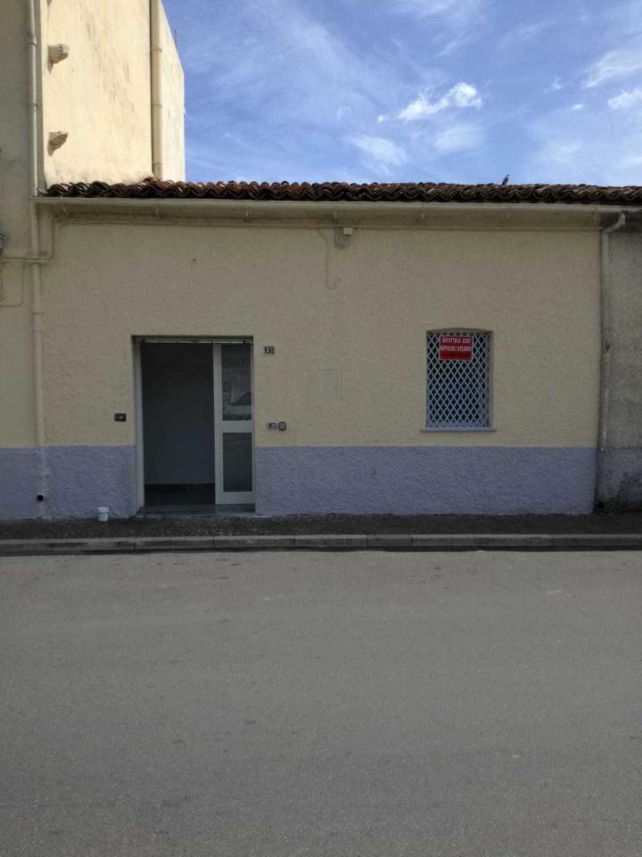 Negozio in affitto a Spezzano Albanese