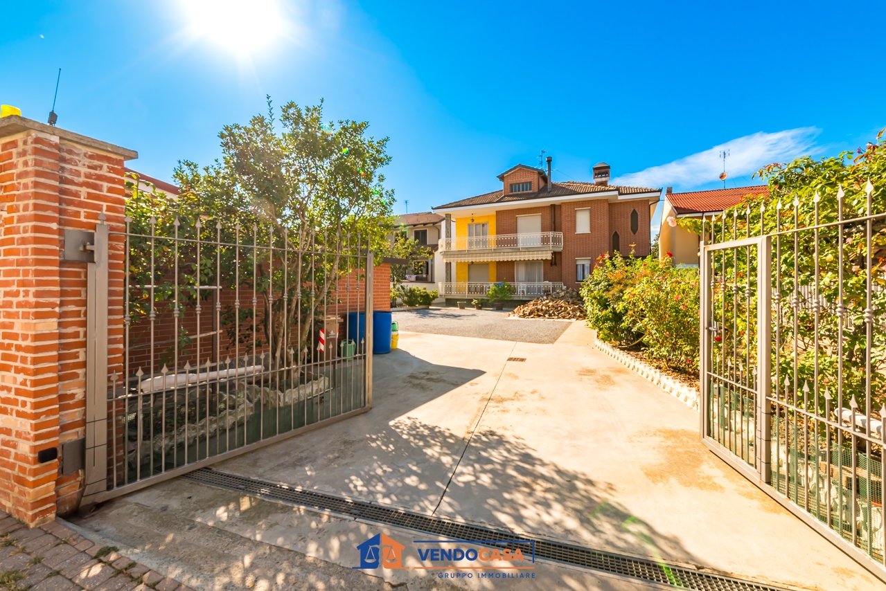Villa bifamiliare in vendita a Cherasco