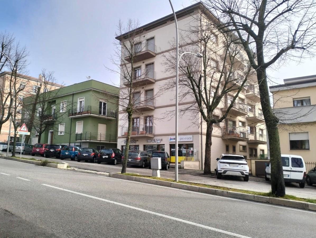 Negozio in vendita a L'Aquila