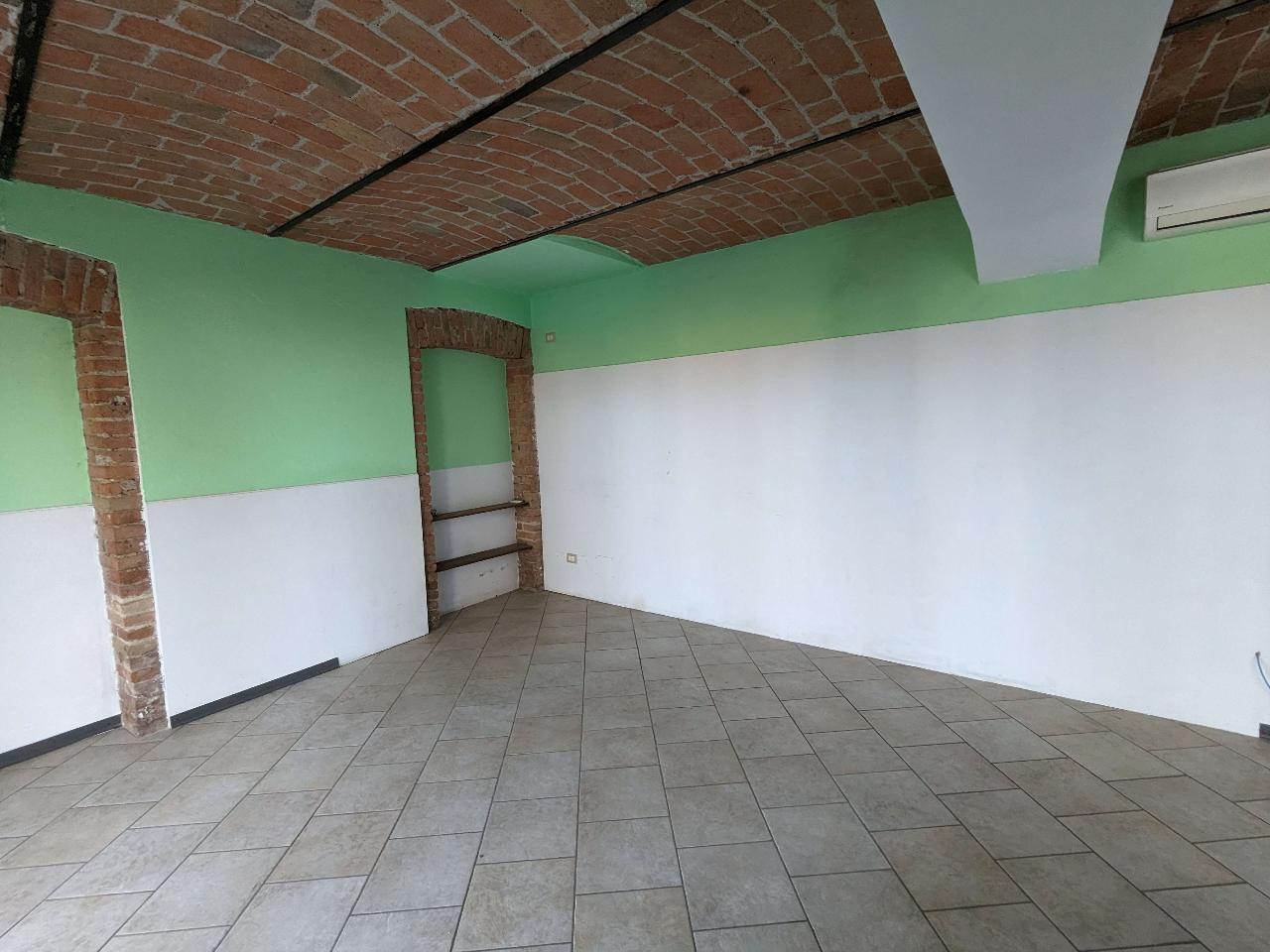 Negozio in affitto a Nizza Monferrato