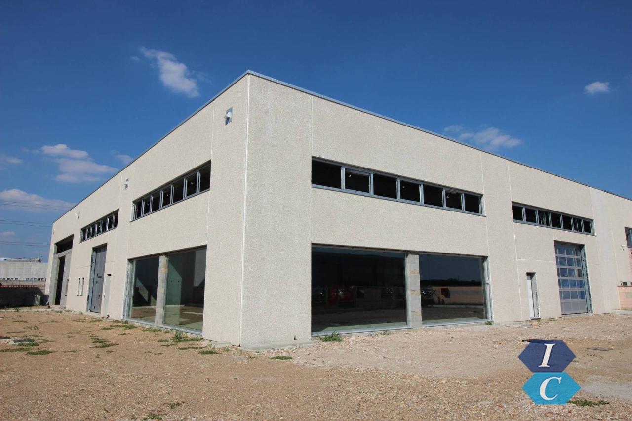 Capannone in affitto a Origgio