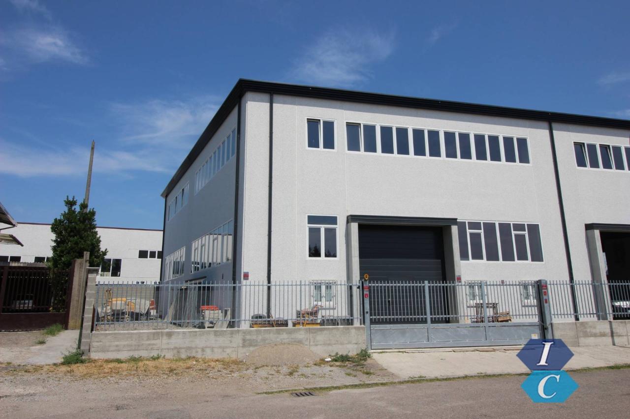 Capannone in vendita a Legnano