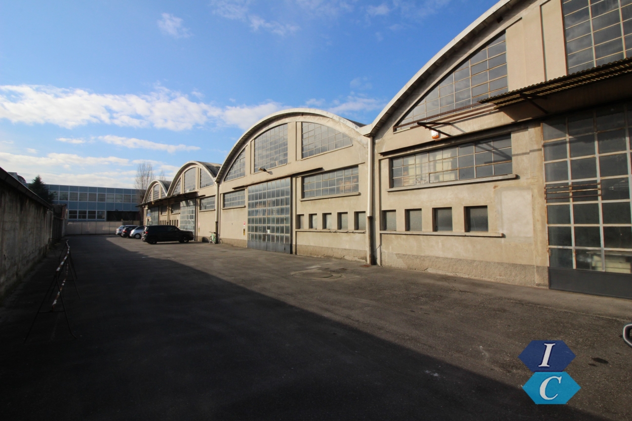 Capannone in vendita a Settimo Milanese