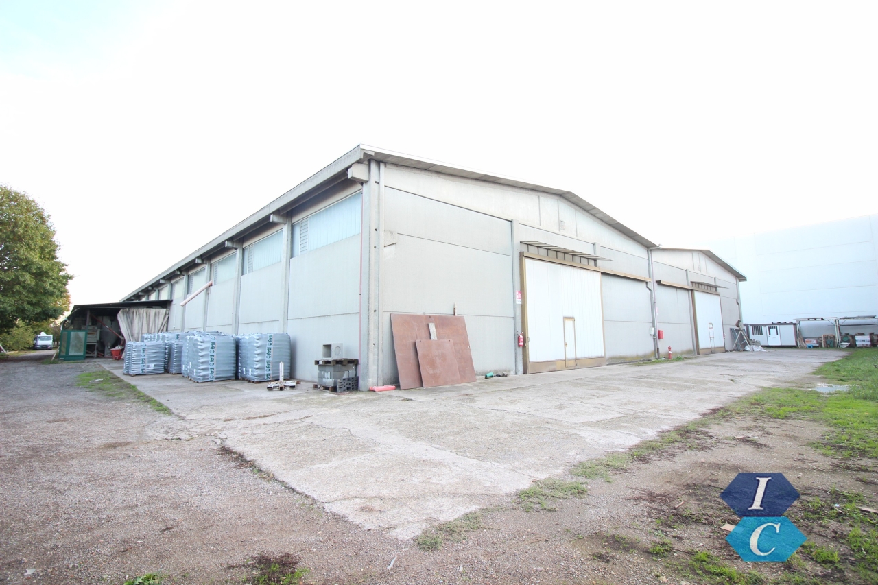 Capannone in vendita a Origgio