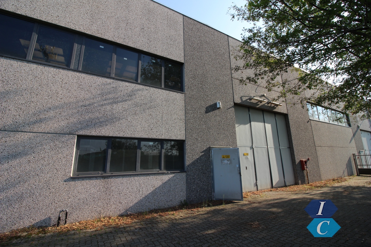 Capannone in vendita a Canegrate