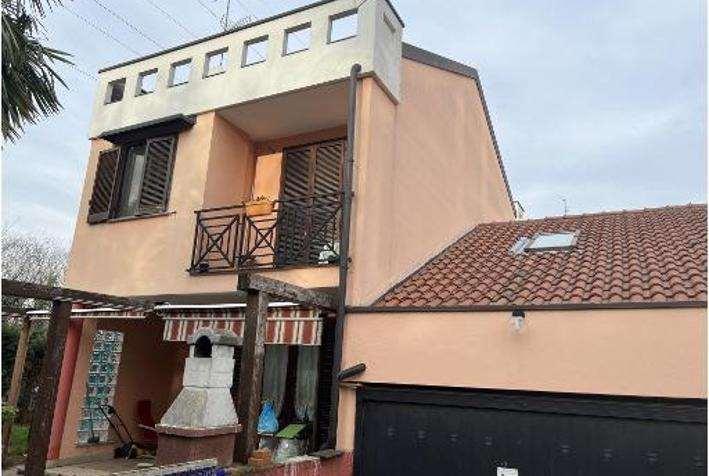 Villa a schiera in vendita a Robecchetto Con Induno