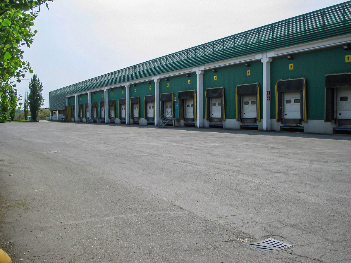 Capannone in affitto a Carpiano