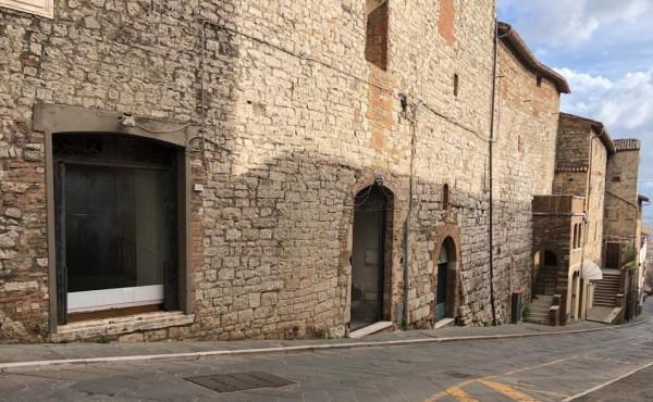 Negozio in vendita a Todi