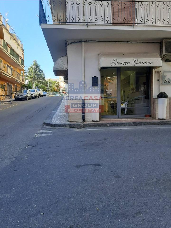 Esercizio commerciale in vendita a Giardini Naxos