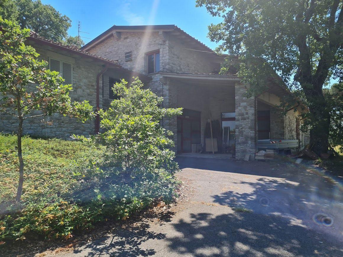 Immobile commerciale in vendita a Passignano Sul Trasimeno