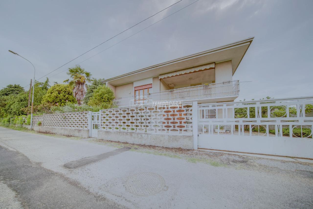 Casa indipendente in vendita a Robecchetto Con Induno