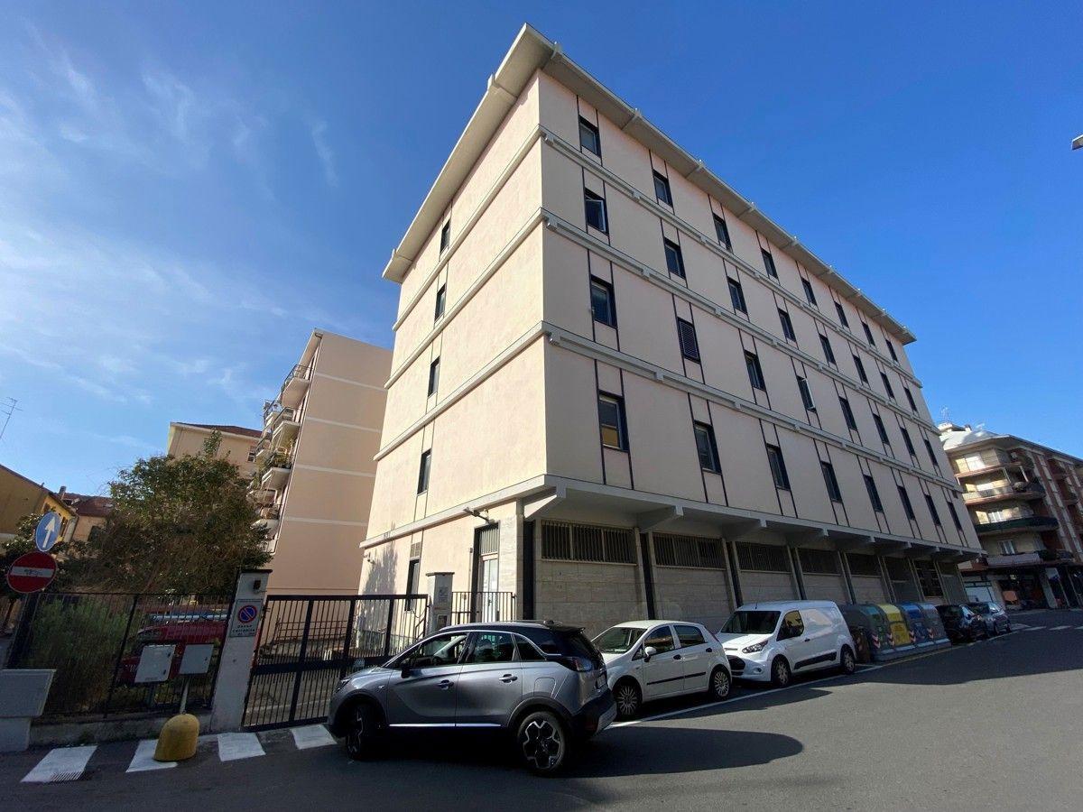 Palazzina uffici in vendita a Albenga
