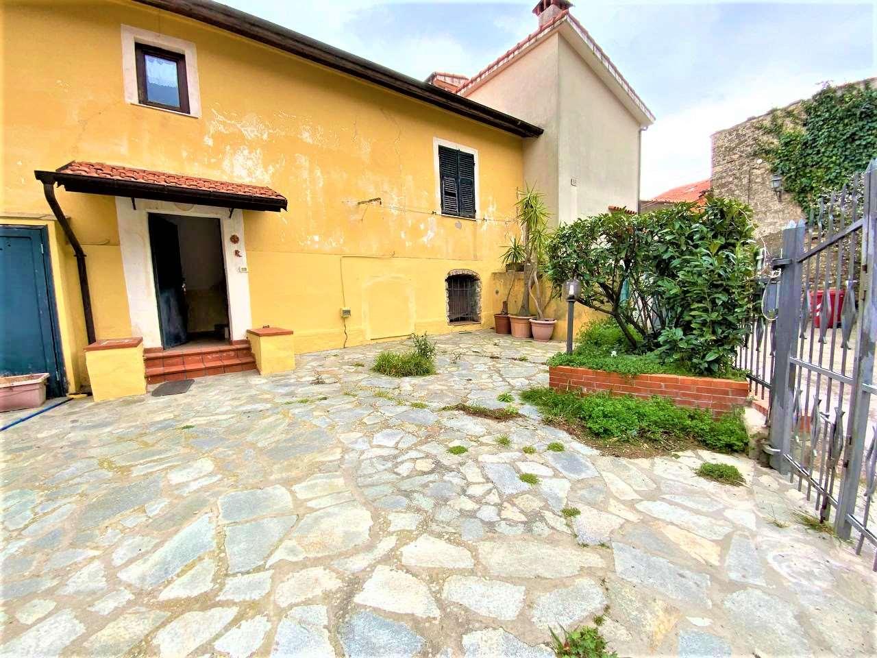 Villa bifamiliare in vendita a Diano Arentino