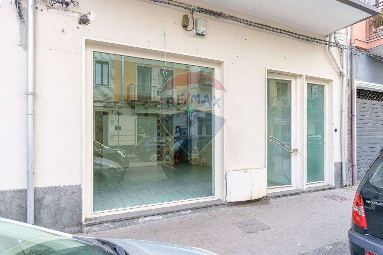 Negozio in affitto a Paterno'