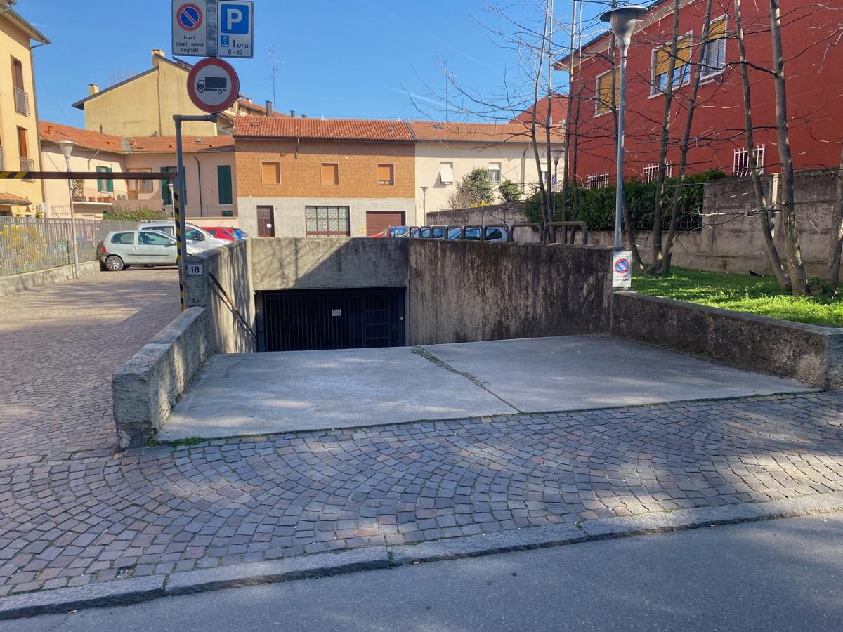Box in vendita a Novate Milanese