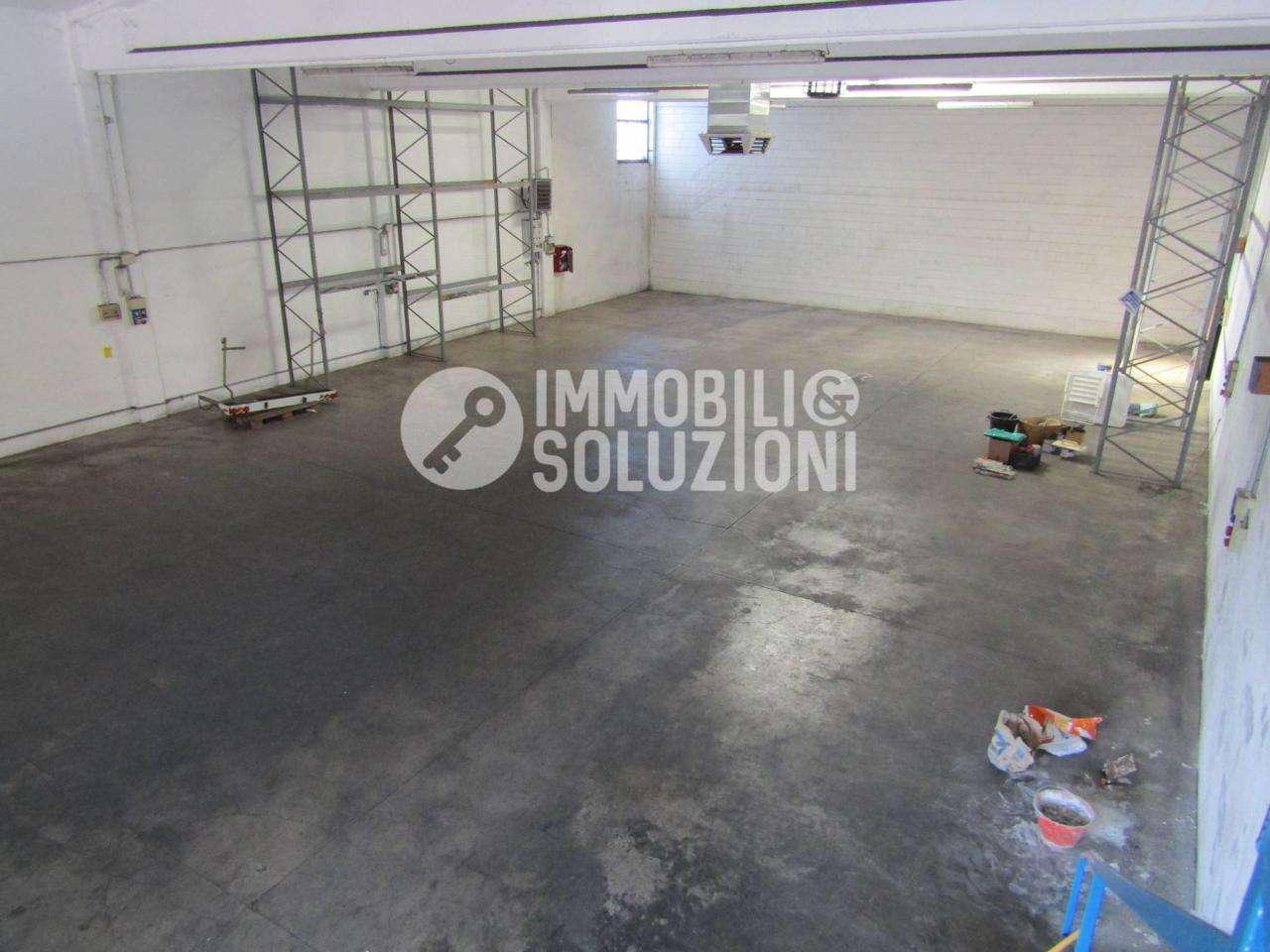 Capannone in vendita a Bottanuco