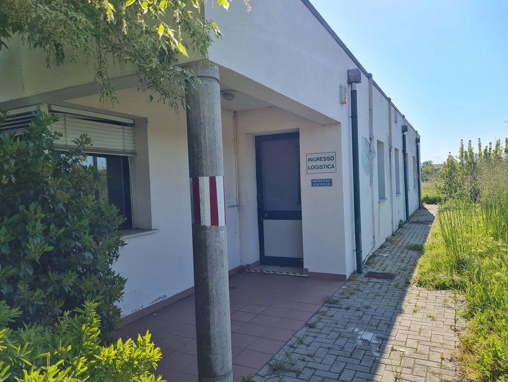 Capannone in vendita a Ficarolo