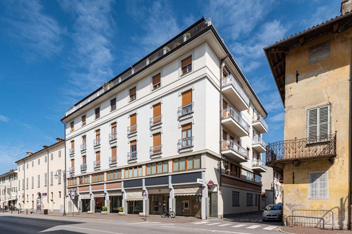 Esercizio commerciale in vendita a Cherasco