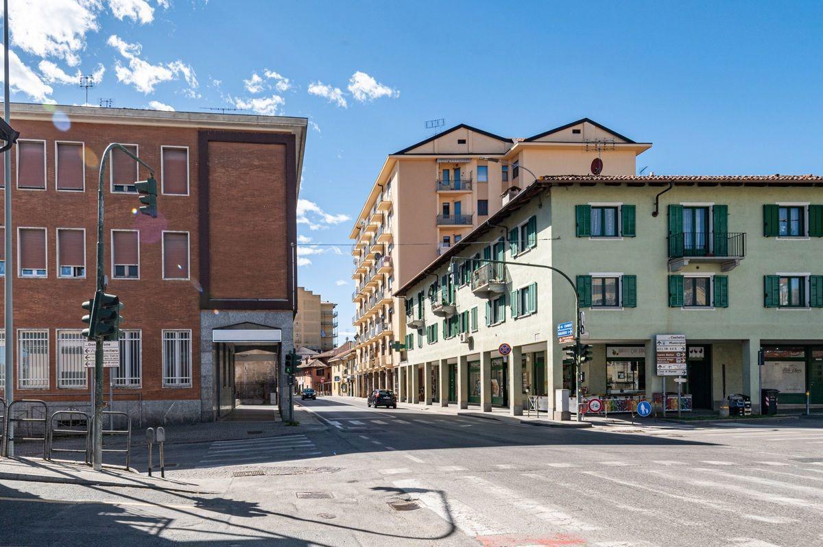 Esercizio commerciale in vendita a Verzuolo