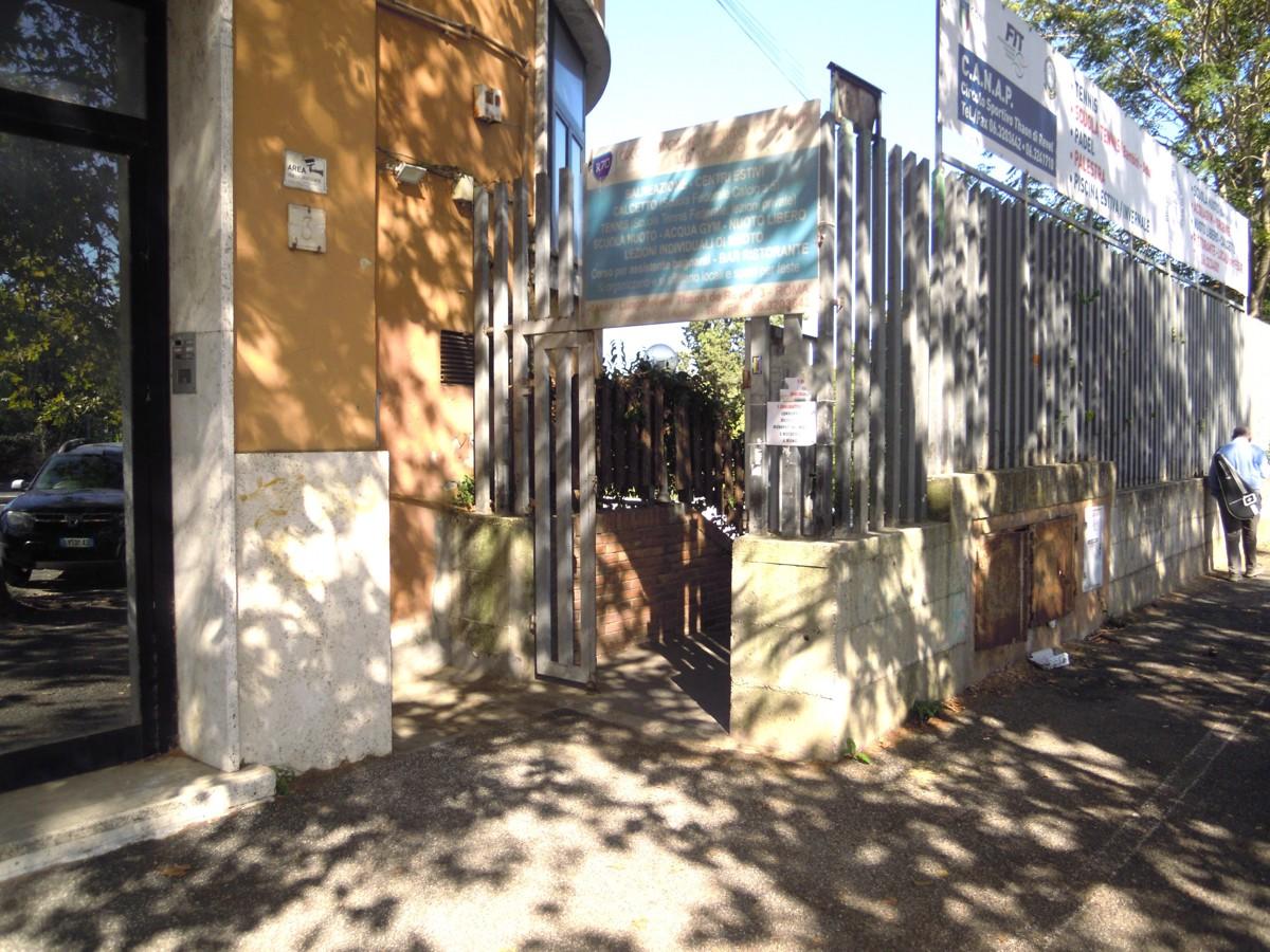 Esercizio commerciale in vendita a Roma