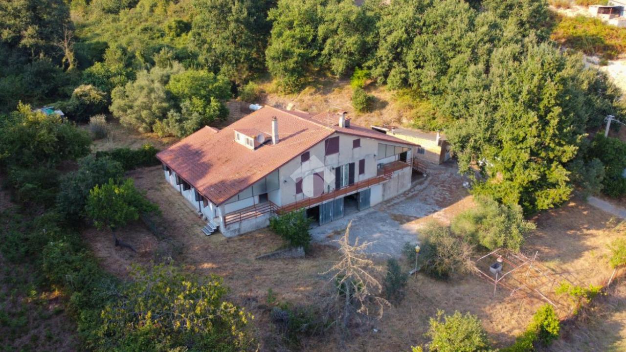 Villa in vendita a Campagnano Di Roma