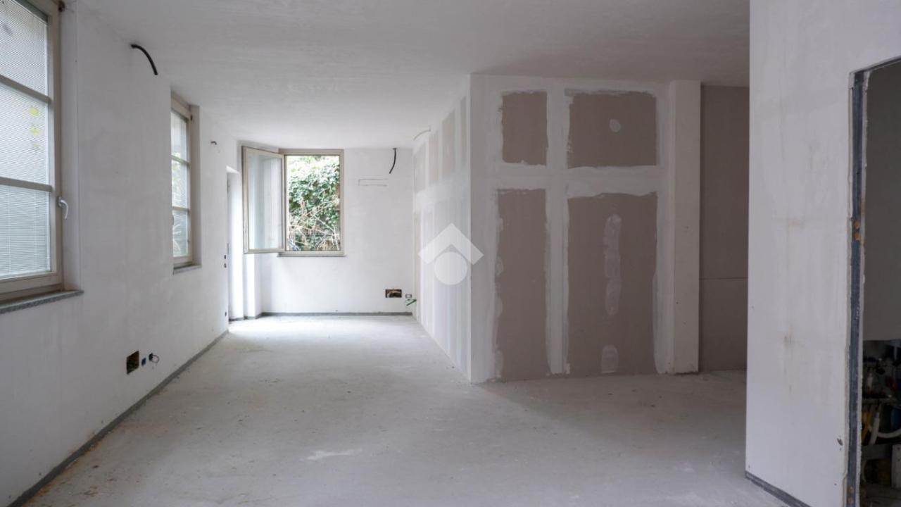 Negozio in affitto a Caponago