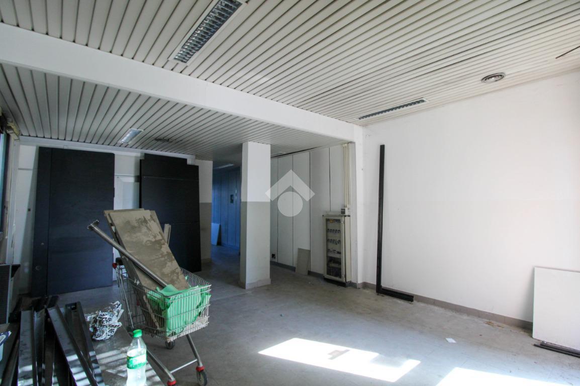 Negozio in affitto a Cavenago Di Brianza