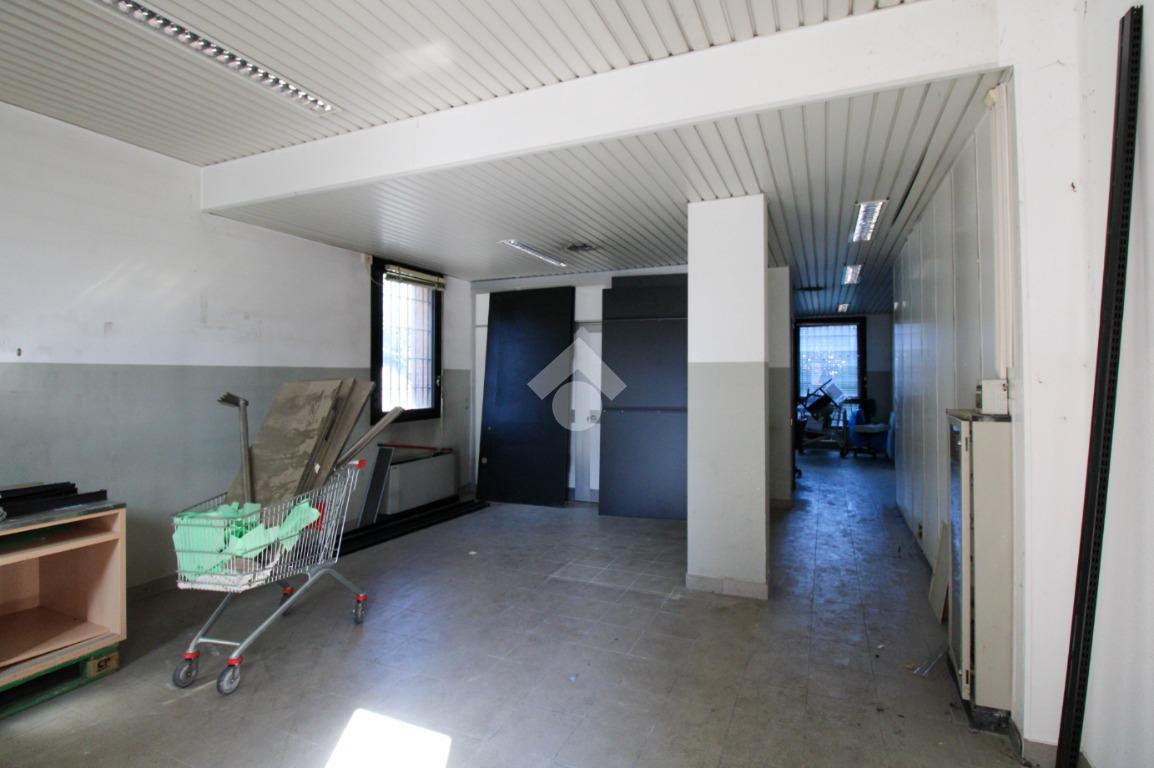 Negozio in vendita a Cavenago Di Brianza