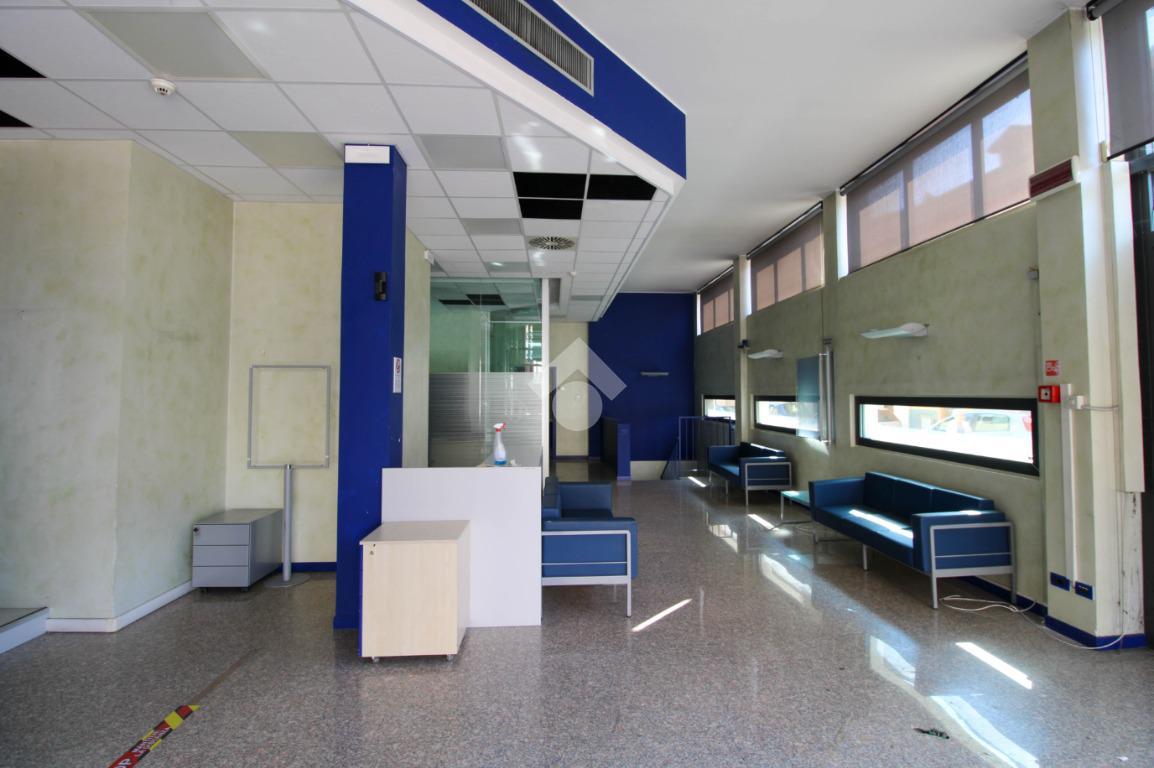 Negozio in vendita a Cornate D'Adda