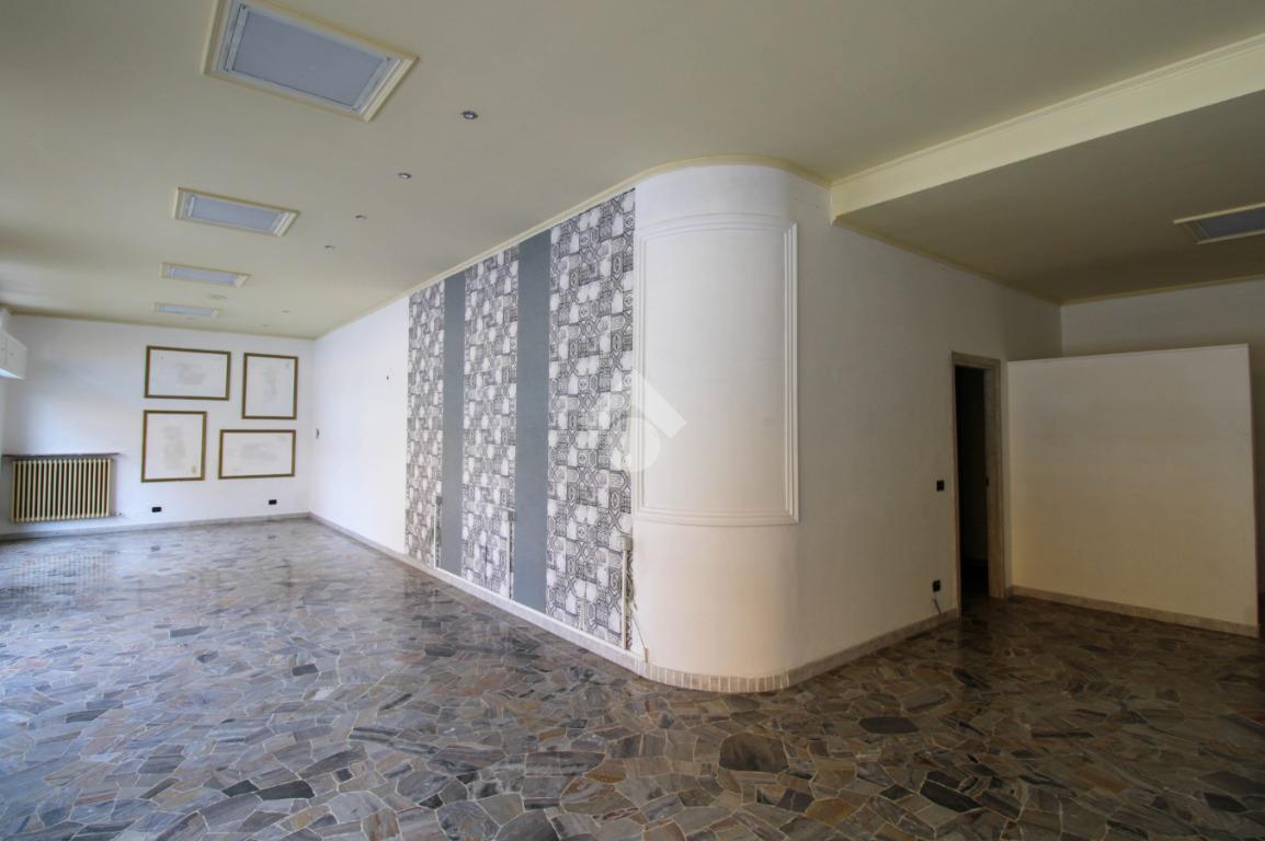 Negozio in vendita a Cornate D'Adda