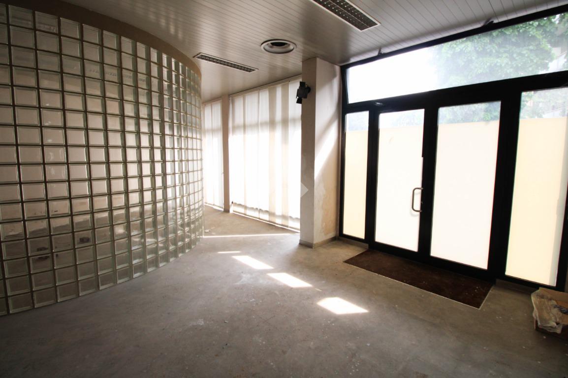 Negozio in vendita a Vimercate